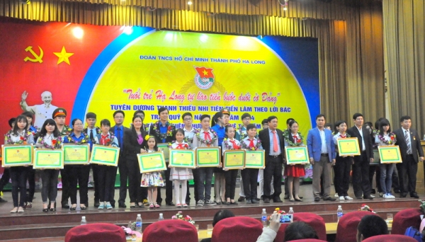 Tuyên dương tài năng trẻ và thanh thiếu nhi tiên tiến làm theo lời Bác ...