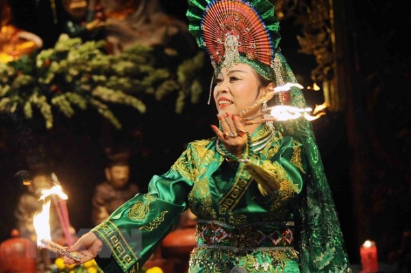 Hàng trăm nghệ nhân, nghệ sỹ tham dự Liên hoan hát văn toàn quốc 2018 ...