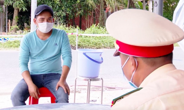 Xe tải vượt 5 chốt kiểm soát dịch bằng mã QR của ôtô chở lúa gạo - Báo ...