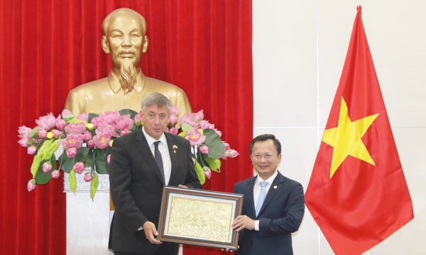 Đồng chí Cao Tường Huy tiếp Bộ trưởng-Thủ hiến vùng Flanders (Bỉ) - Báo Quảng Ninh điện tử