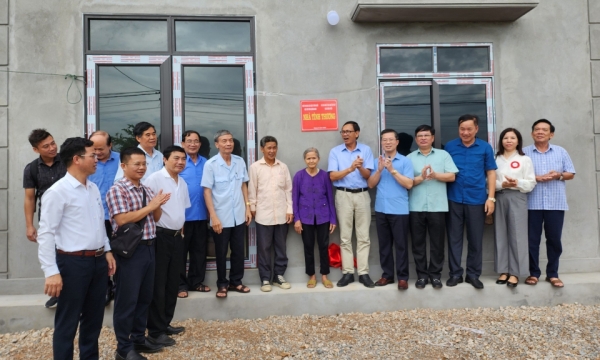 Khánh thành nhà tình thương cho 2 hộ gia đình có người khuyết tật ở xã ...