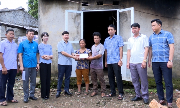 Ba Chẽ trao tiền hỗ trợ sửa chữa nhà ở cho 25 hộ dân bị ảnh hưởng do ...