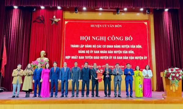 Vân Đồn công bố quyết định thành lập các cơ quan Đảng - Báo Quảng Ninh ...