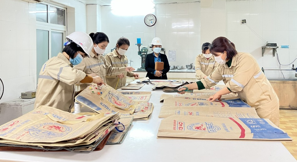 Thi đua trong nữ công nhân: Nhìn từ một doanh nghiệp - Báo Quảng Ninh ...