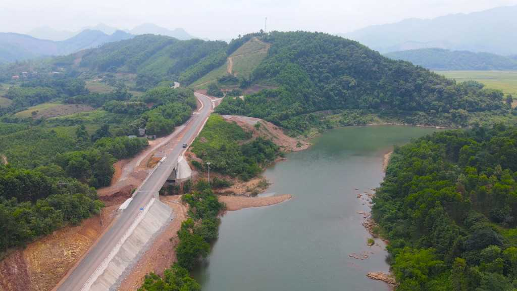 Xây dựng hạ tầng giao thông nông thôn - Báo Quảng Ninh điện tử