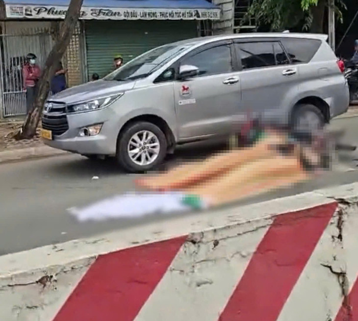 Tông đuôi ô tô 7 chỗ, nam shipper bị xe container cán chết - Báo Quảng ...